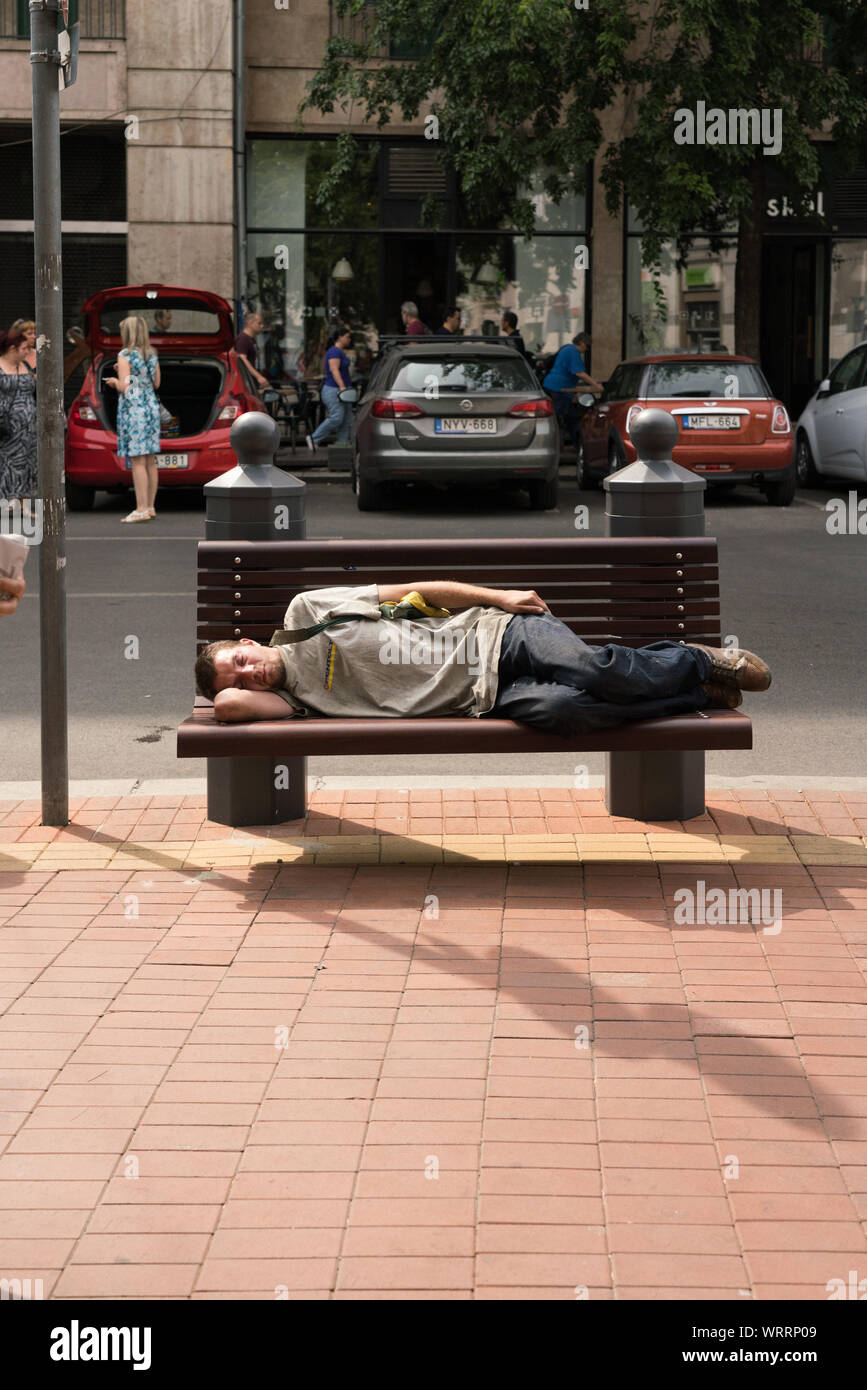 Man sleeping in sun hi-res stock photography and images - Alamy