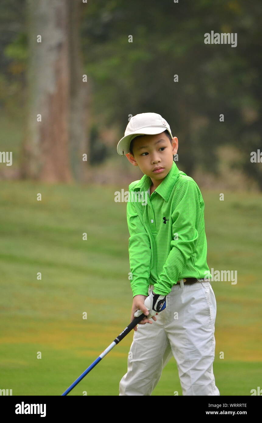 Boy on golf course hi-res stock photography and images - Alamy