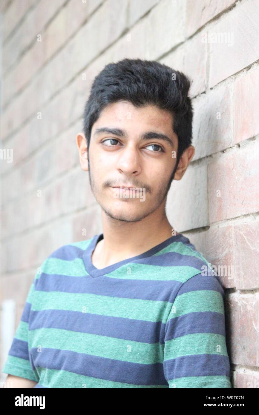 Man leaning against the wall hi-res stock photography and images - Alamy