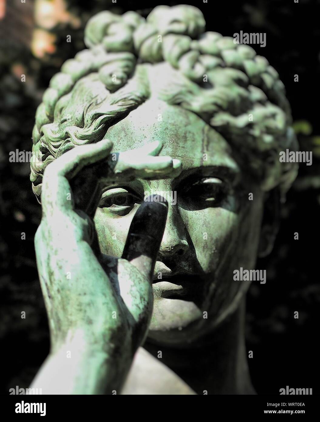 Weathered female statue hi-res stock photography and images - Alamy