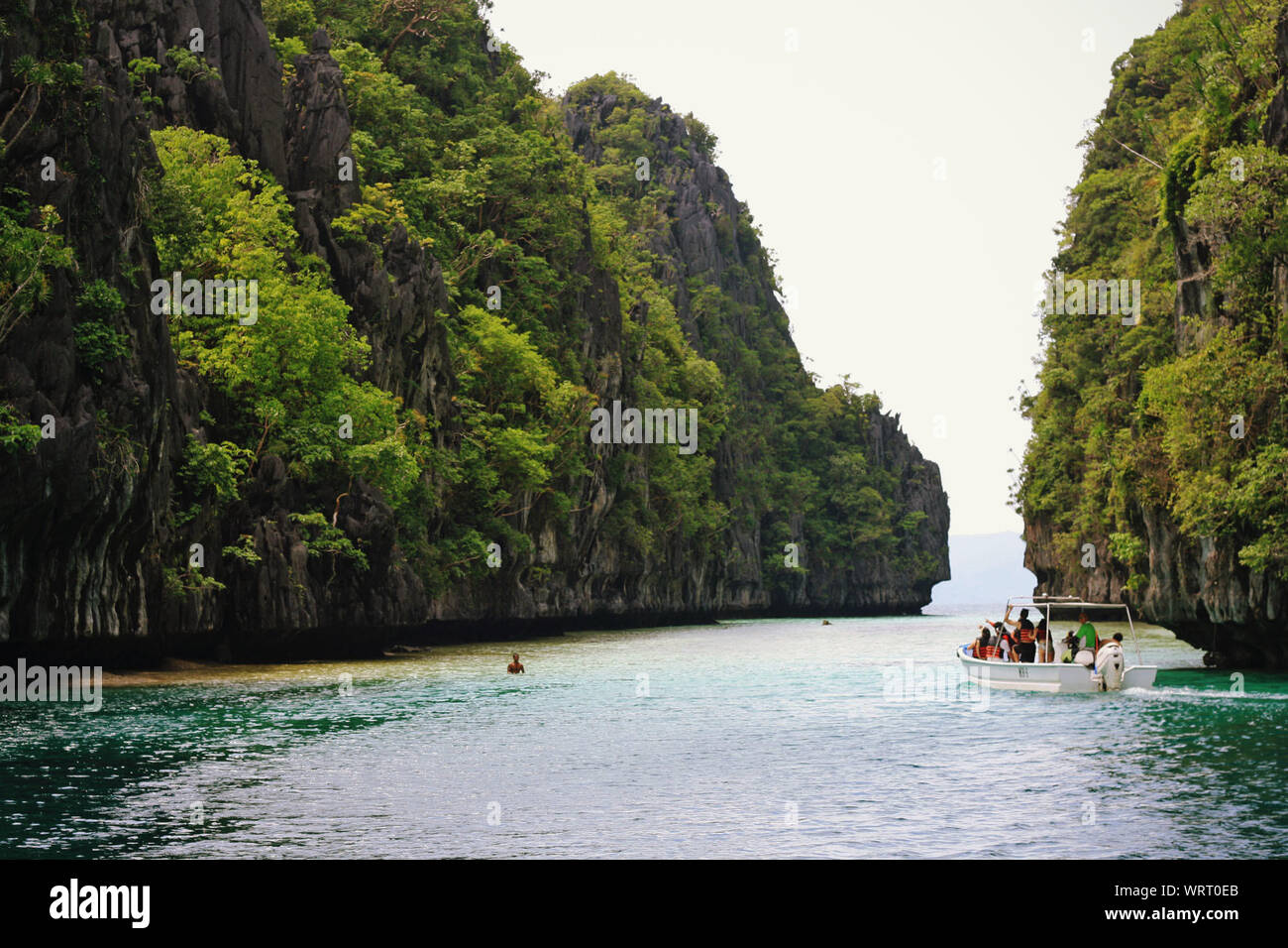 River by the sea hi-res stock photography and images - Alamy
