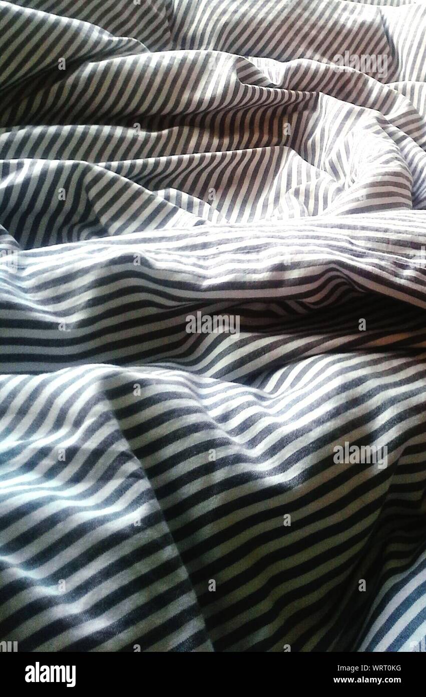 Crumpled blanket hi-res stock photography and images - Alamy