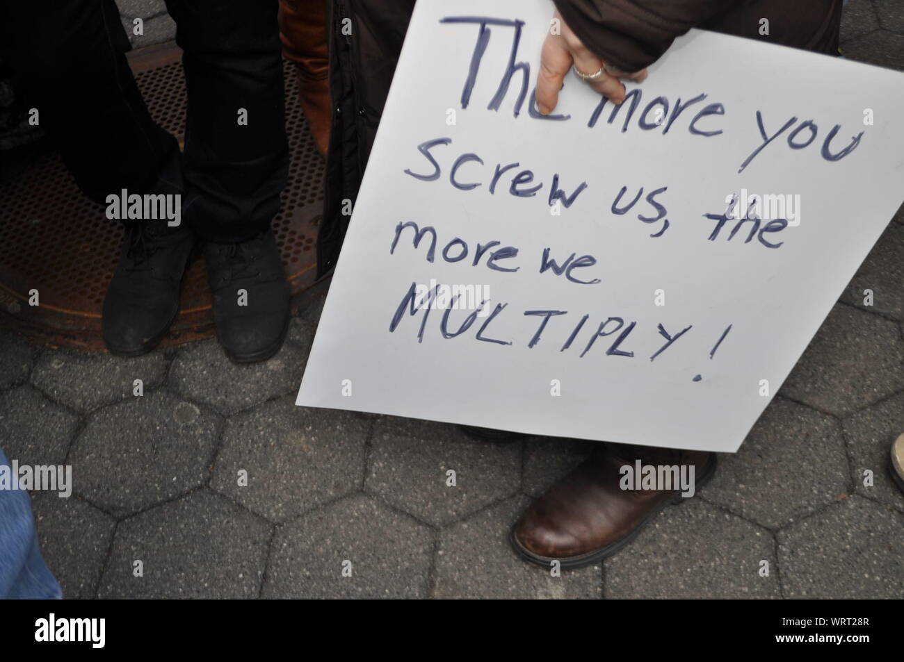 Person holding protest sign hi-res stock photography and images - Alamy