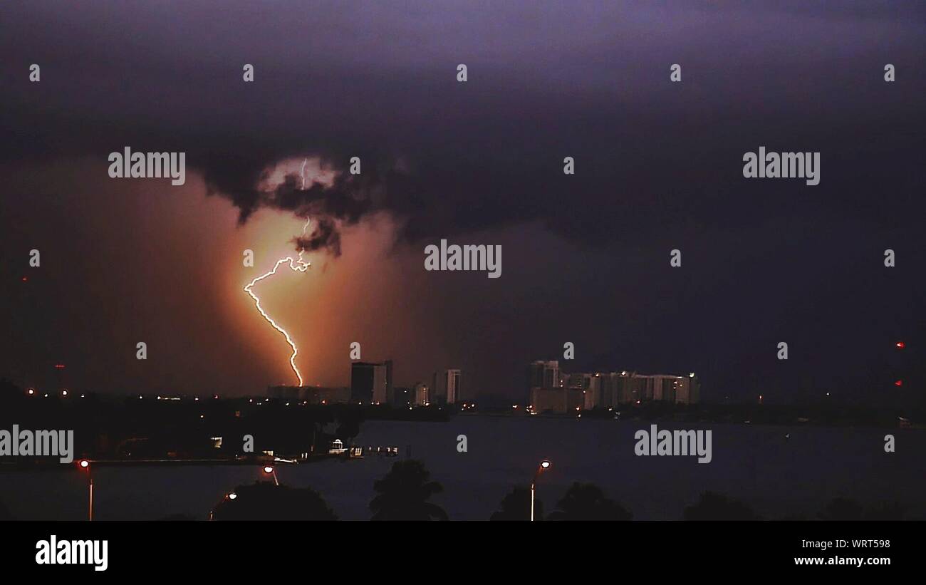 Lightning at sunset hi-res stock photography and images - Alamy