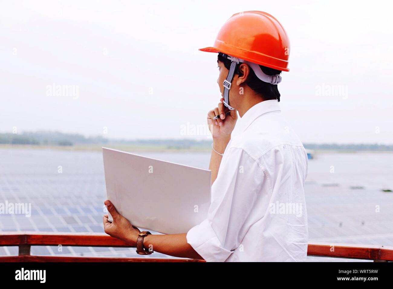 Power supply engineers electricity hi-res stock photography and images ...