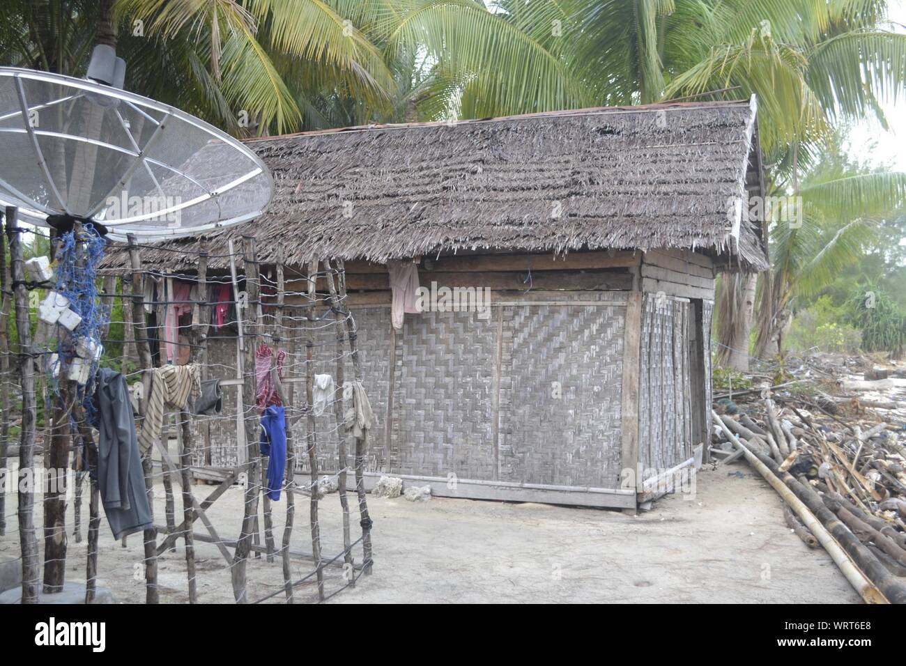 Side view hut hi-res stock photography and images - Alamy