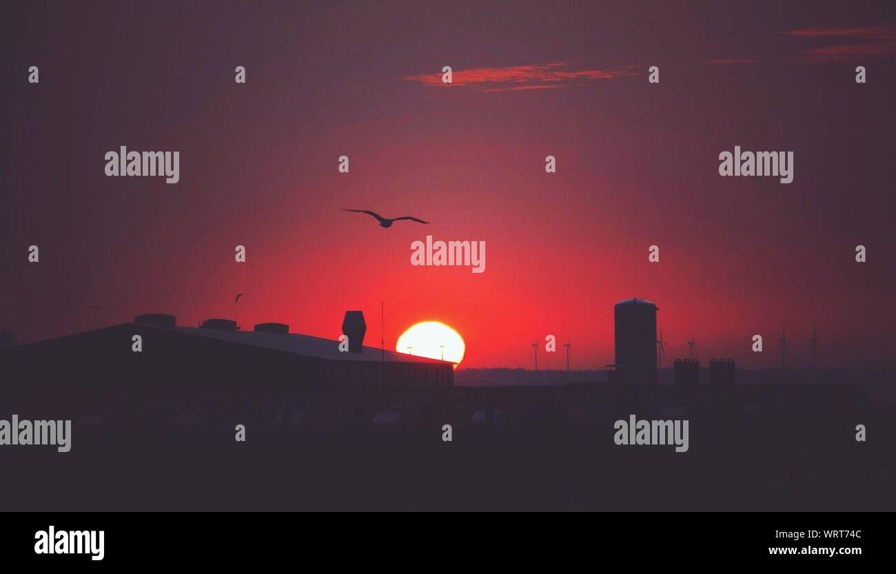 Flying city hi-res stock photography and images - Alamy