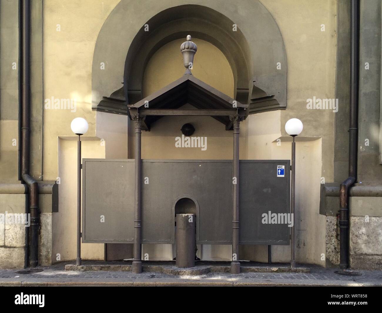 Lavatory hi-res stock photography and images - Alamy