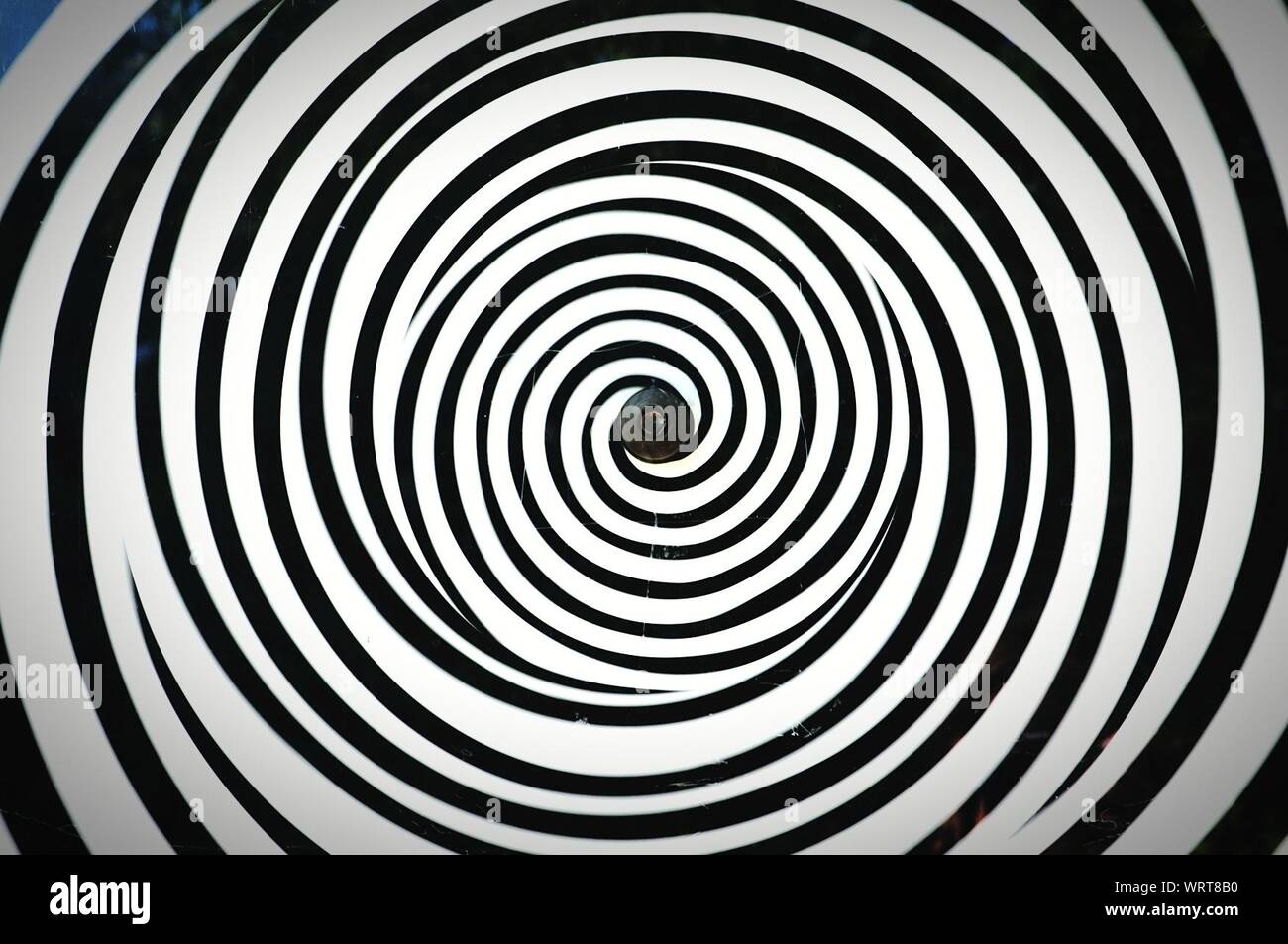 Black and white pattern spiral hi-res stock photography and images - Alamy
