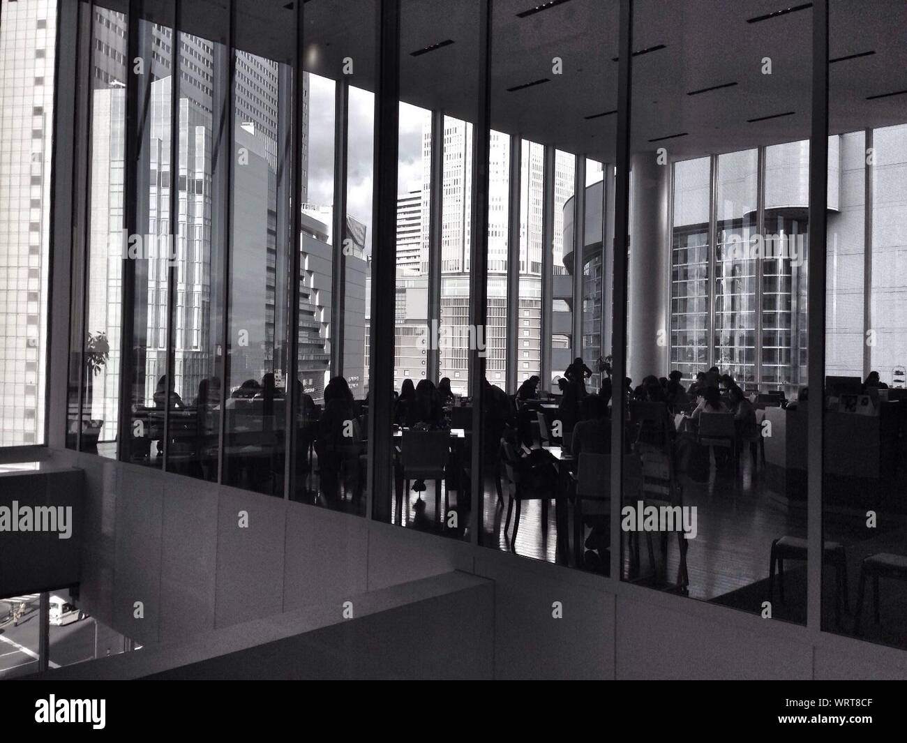 Restaurant exterior large window hi-res stock photography and images ...