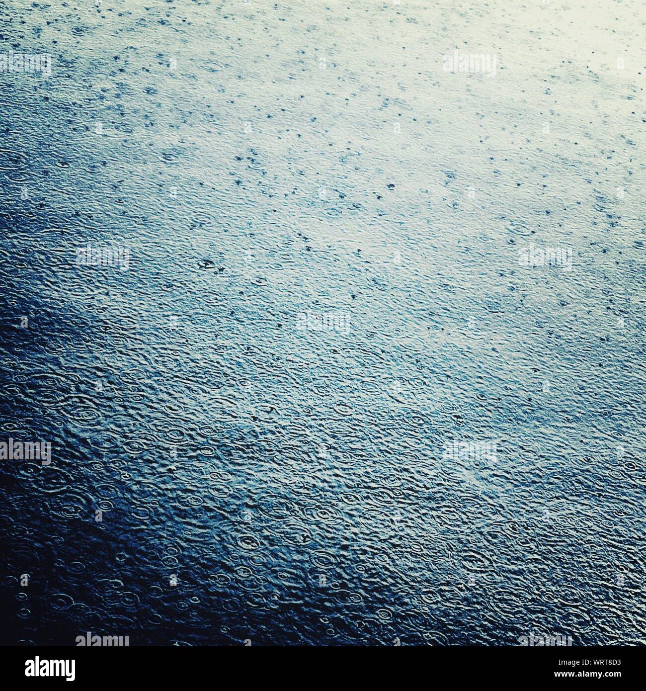 Raindrop rain drop lake hi-res stock photography and images - Alamy