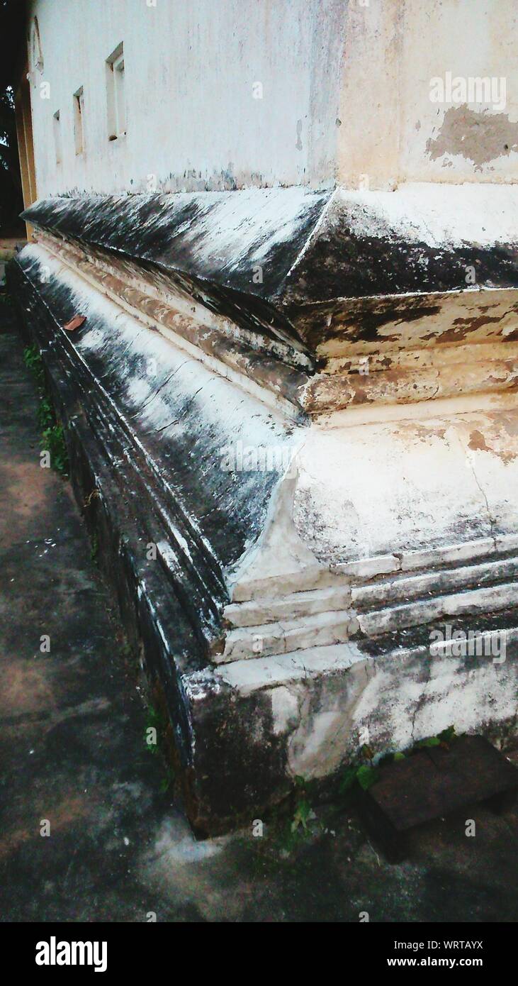 Weathered building facade hi-res stock photography and images - Alamy