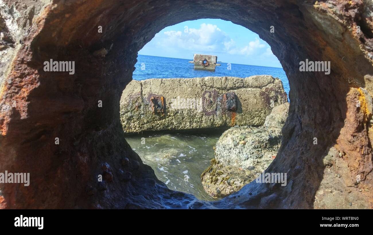 Hole Rocks High Resolution Stock Photography and Images - Alamy