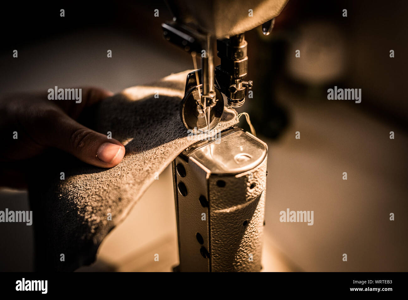 Working sewing machine hi-res stock photography and images - Alamy