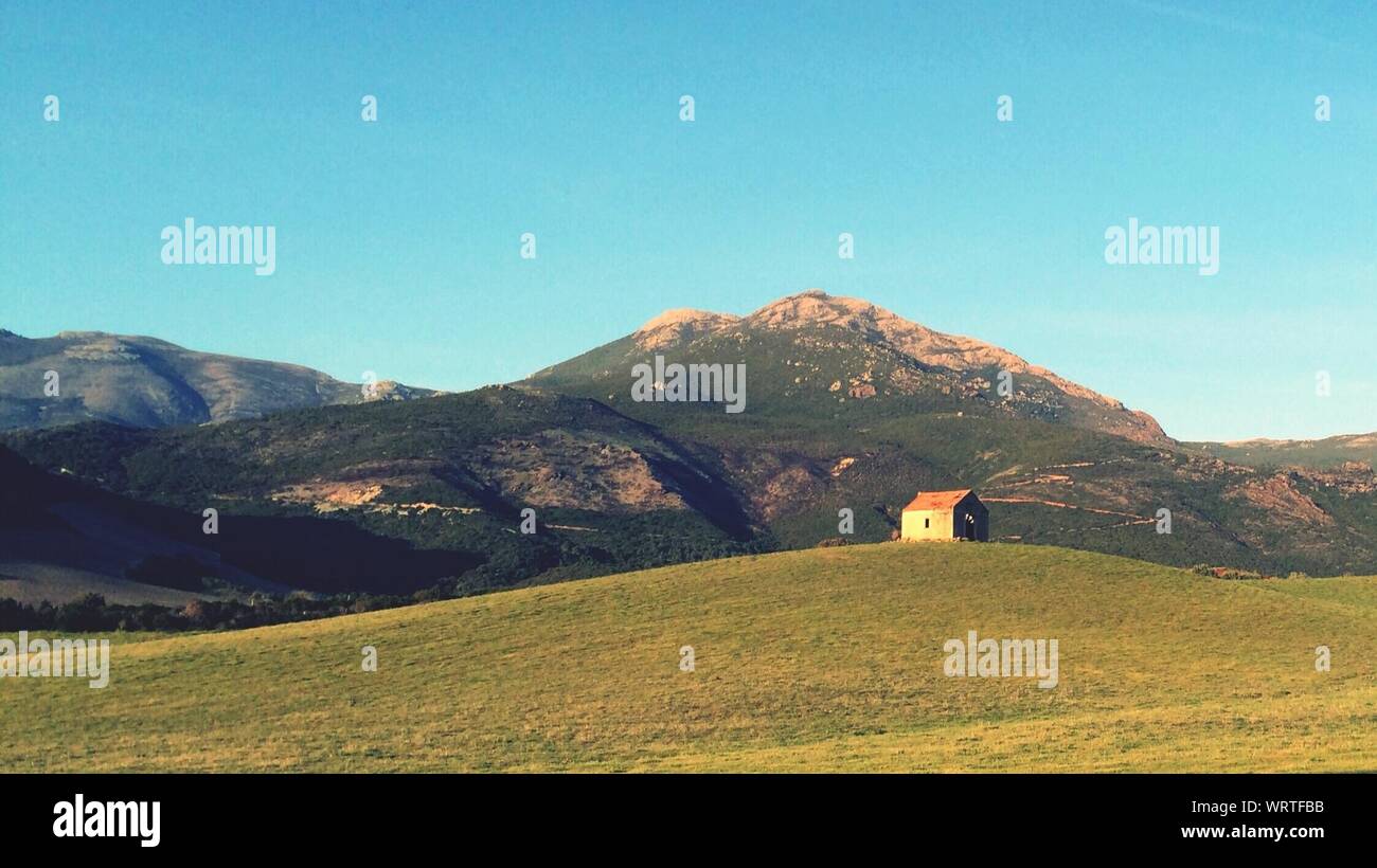 An isolated house hi-res stock photography and images - Alamy
