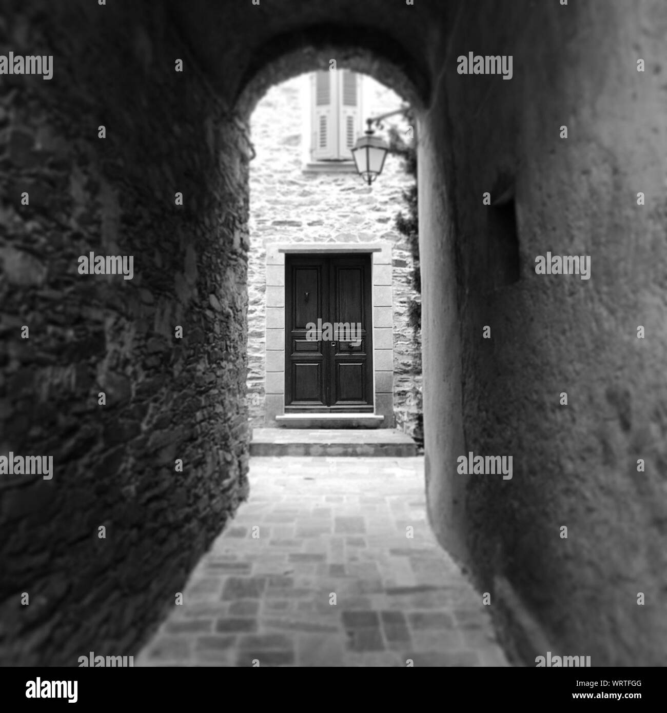 Very narrow door hi-res stock photography and images - Alamy