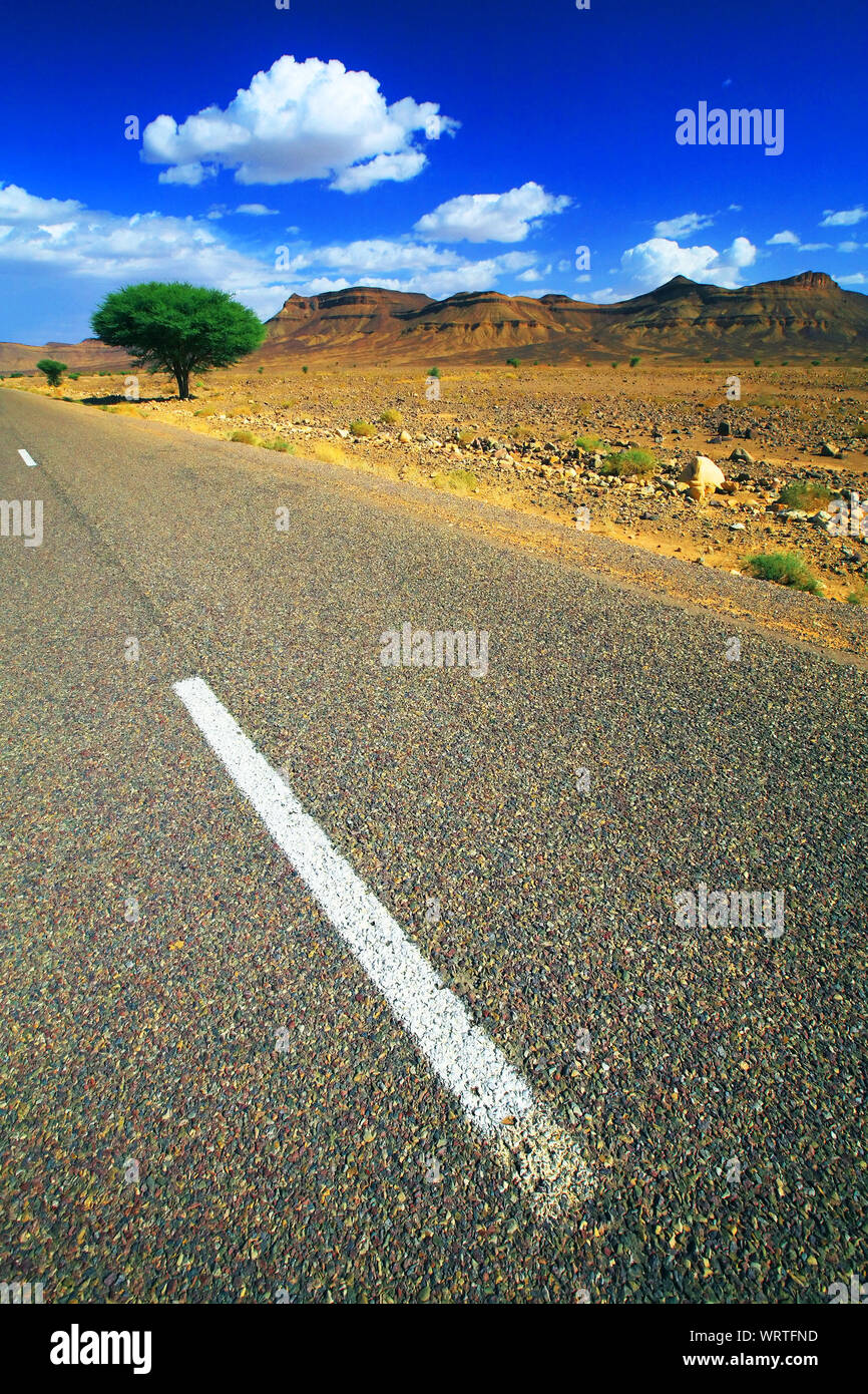 Empty mountains hi-res stock photography and images - Alamy