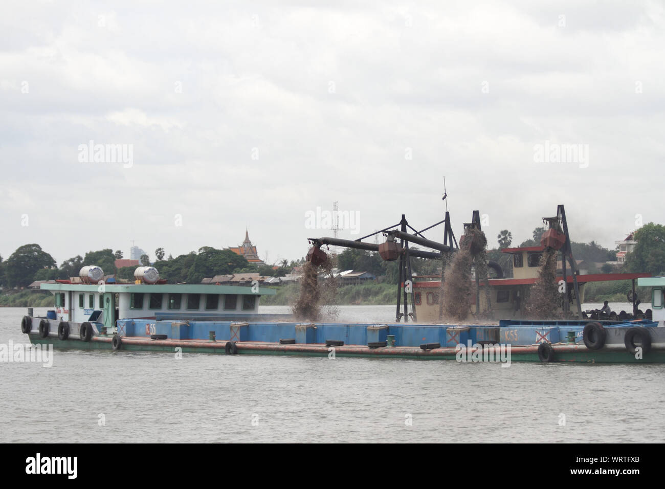Dredger ship sea hi-res stock photography and images - Alamy