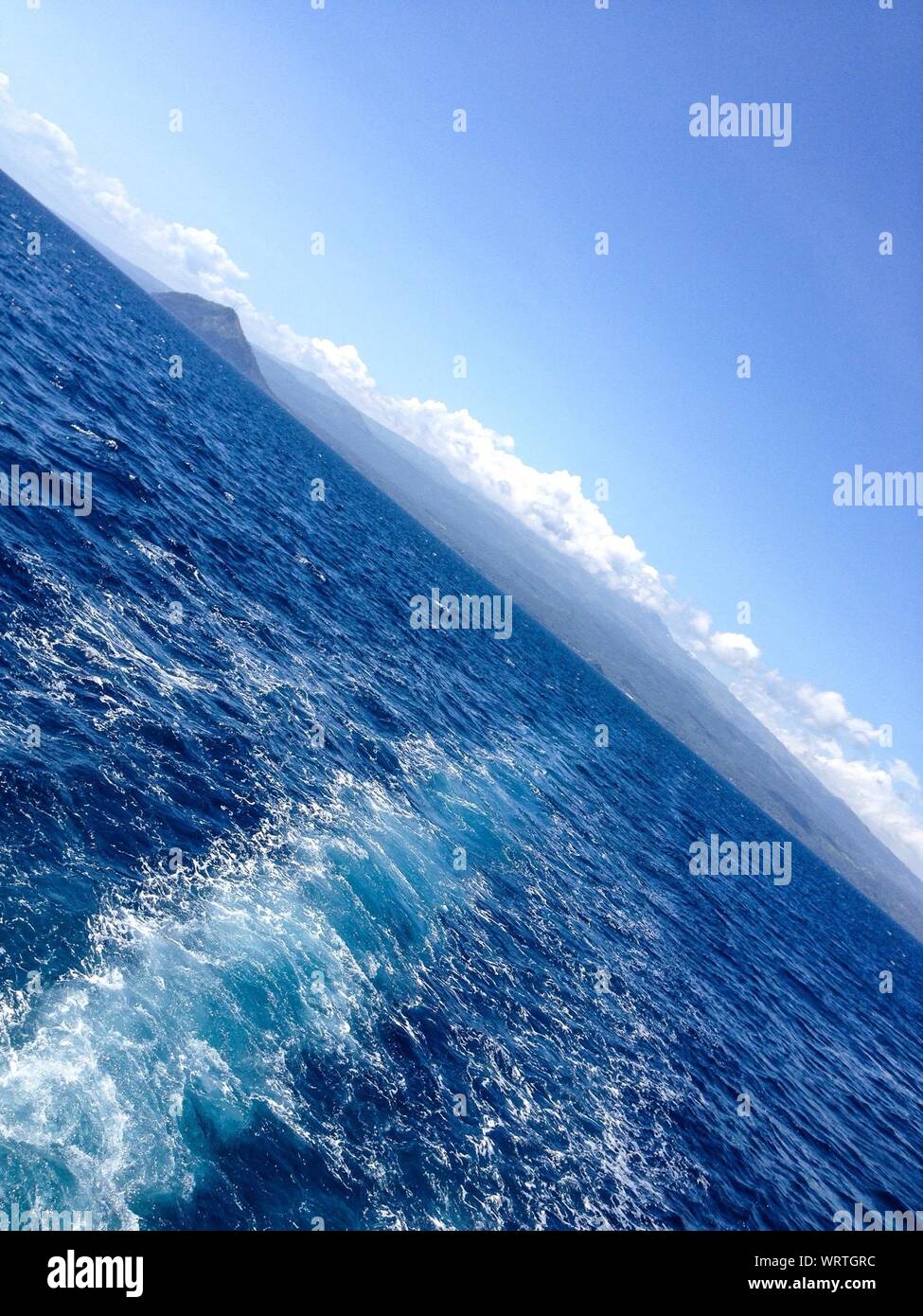 Blue image of sea hi-res stock photography and images - Alamy