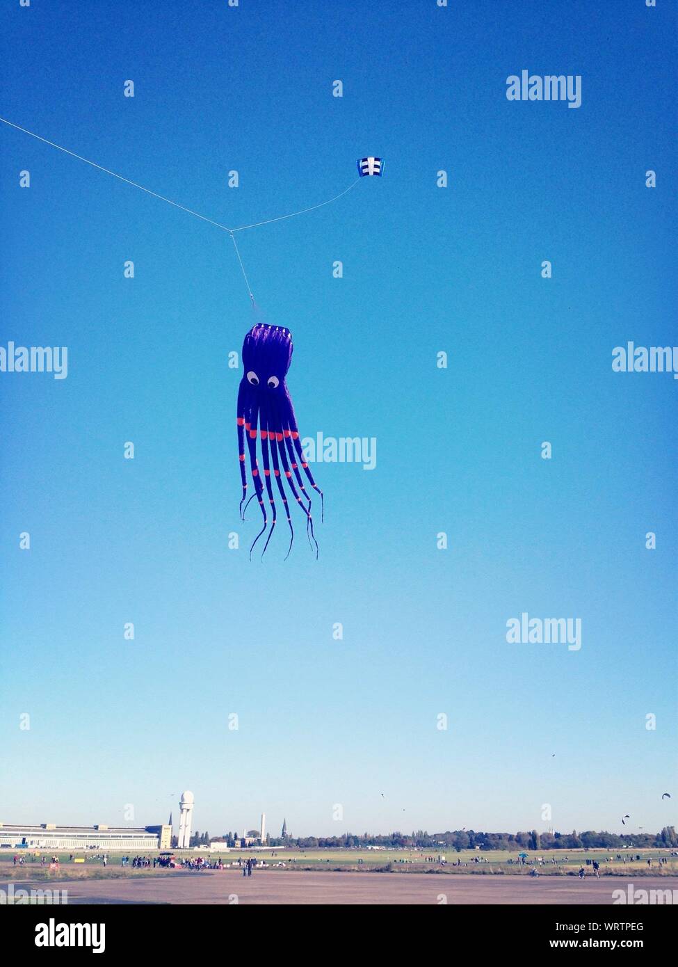 Octopus kite hi-res stock photography and images - Alamy