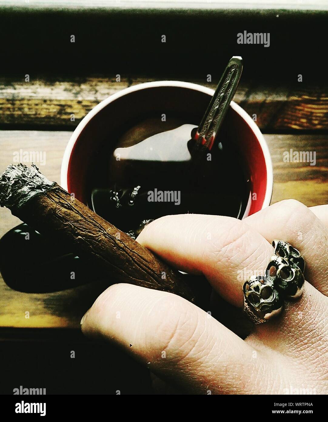 Hand cigar woman hi-res stock photography and images - Alamy