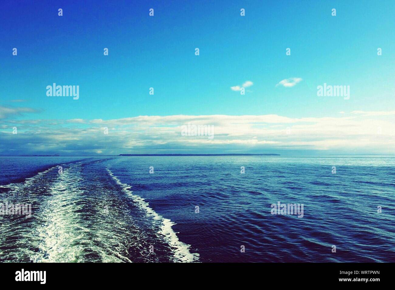 Water wake hi-res stock photography and images - Alamy