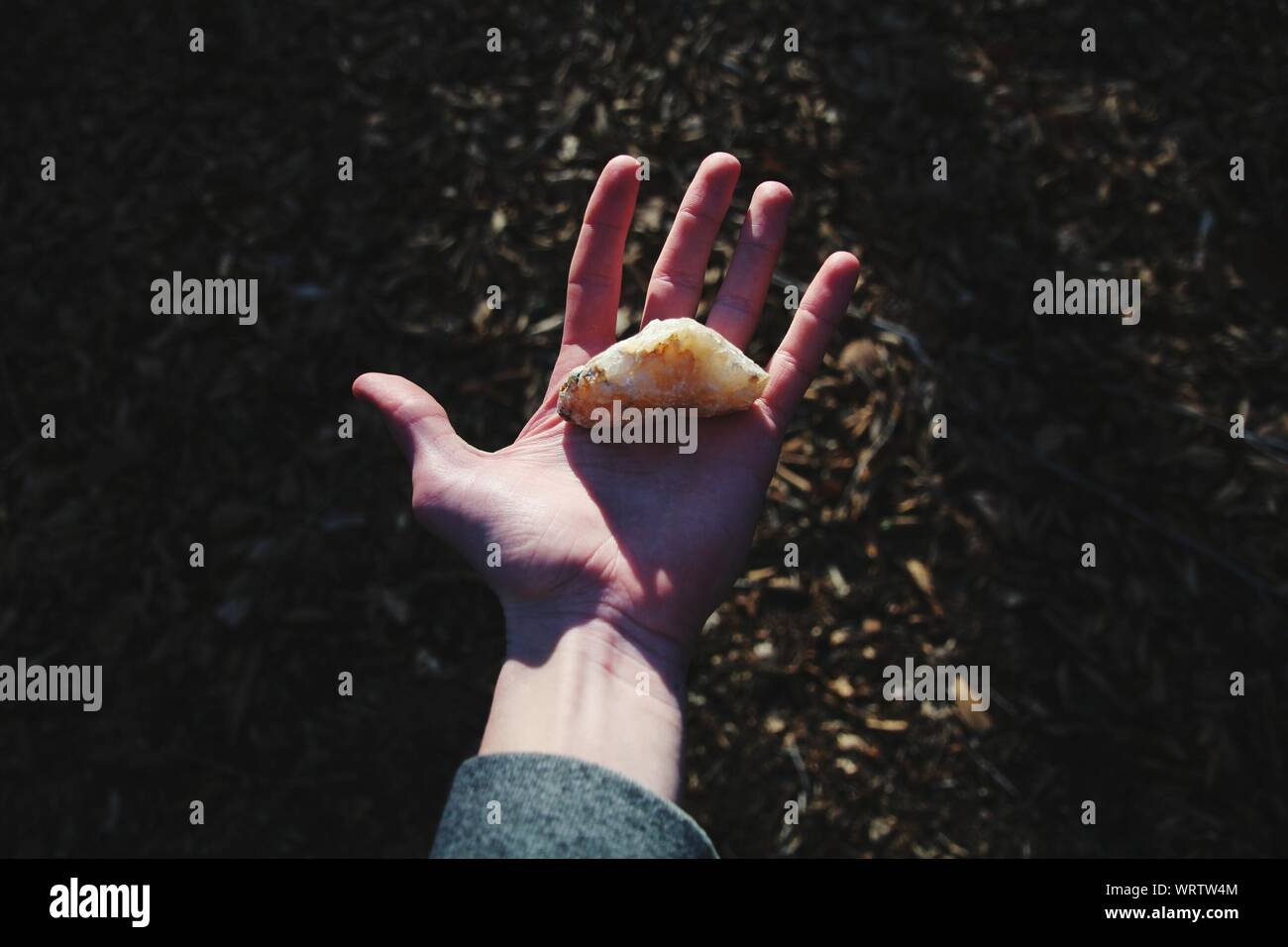 Hand holding marble hi-res stock photography and images - Alamy