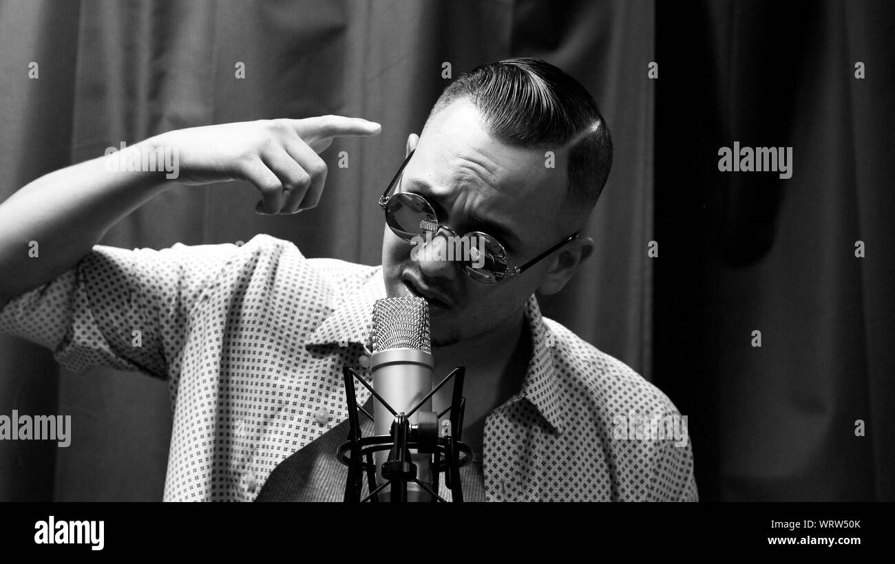 Rapper culture hi-res stock photography and images - Alamy