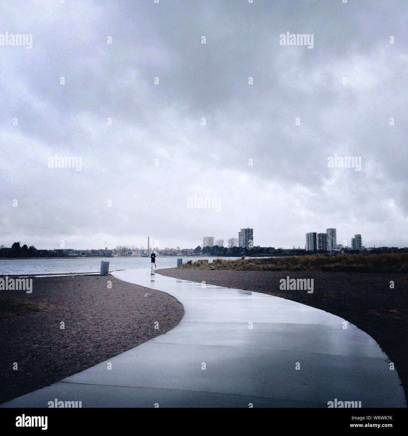 Pathway beach sky architecture hi-res stock photography and images - Alamy