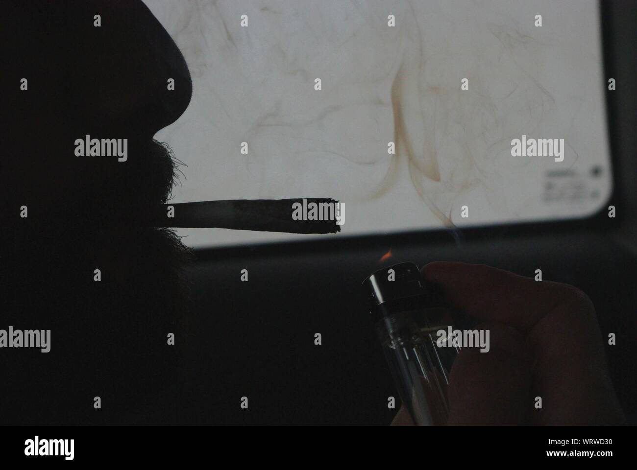 Marijuana cigarette joint hi-res stock photography and images - Alamy