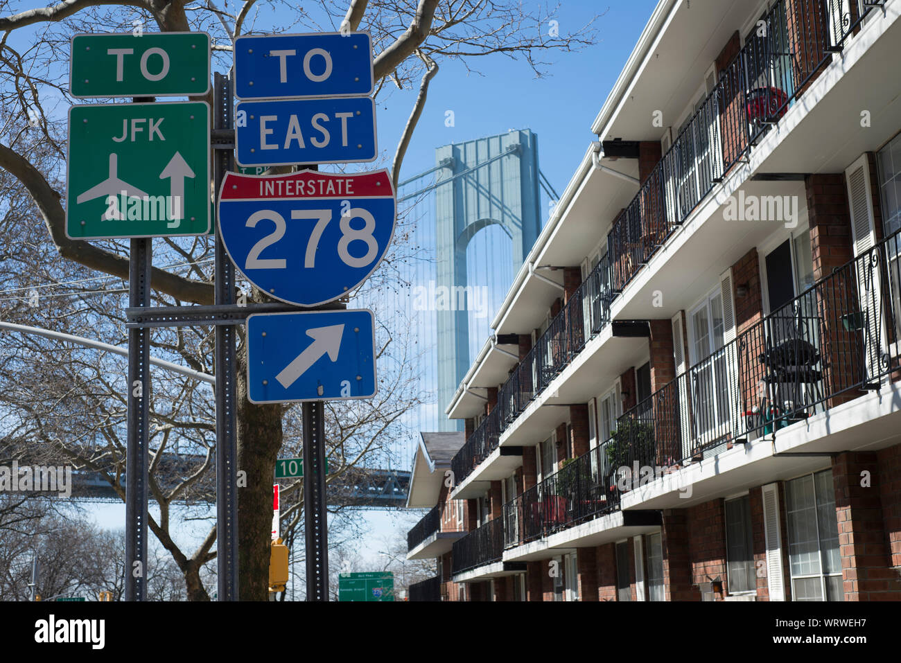 Jfk airport signs road hi-res stock photography and images - Alamy