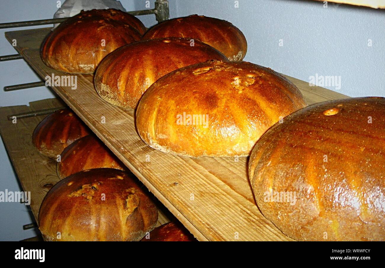 Shelves of bread hi-res stock photography and images - Alamy