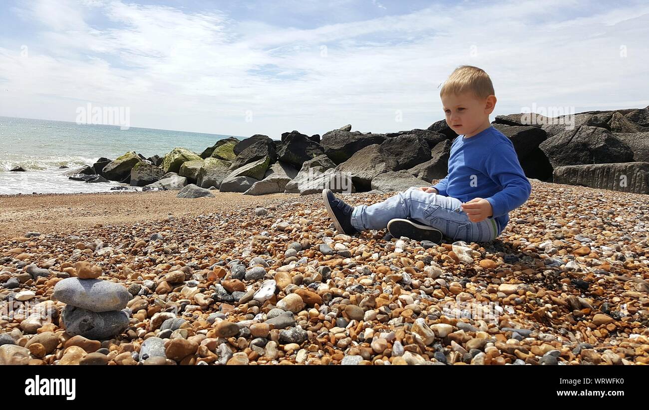 Sitting stones hi-res stock photography and images - Alamy