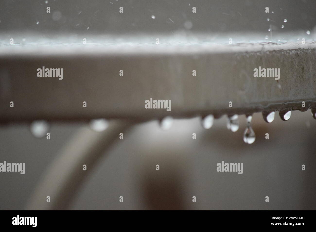 Water drops bench hi-res stock photography and images - Alamy
