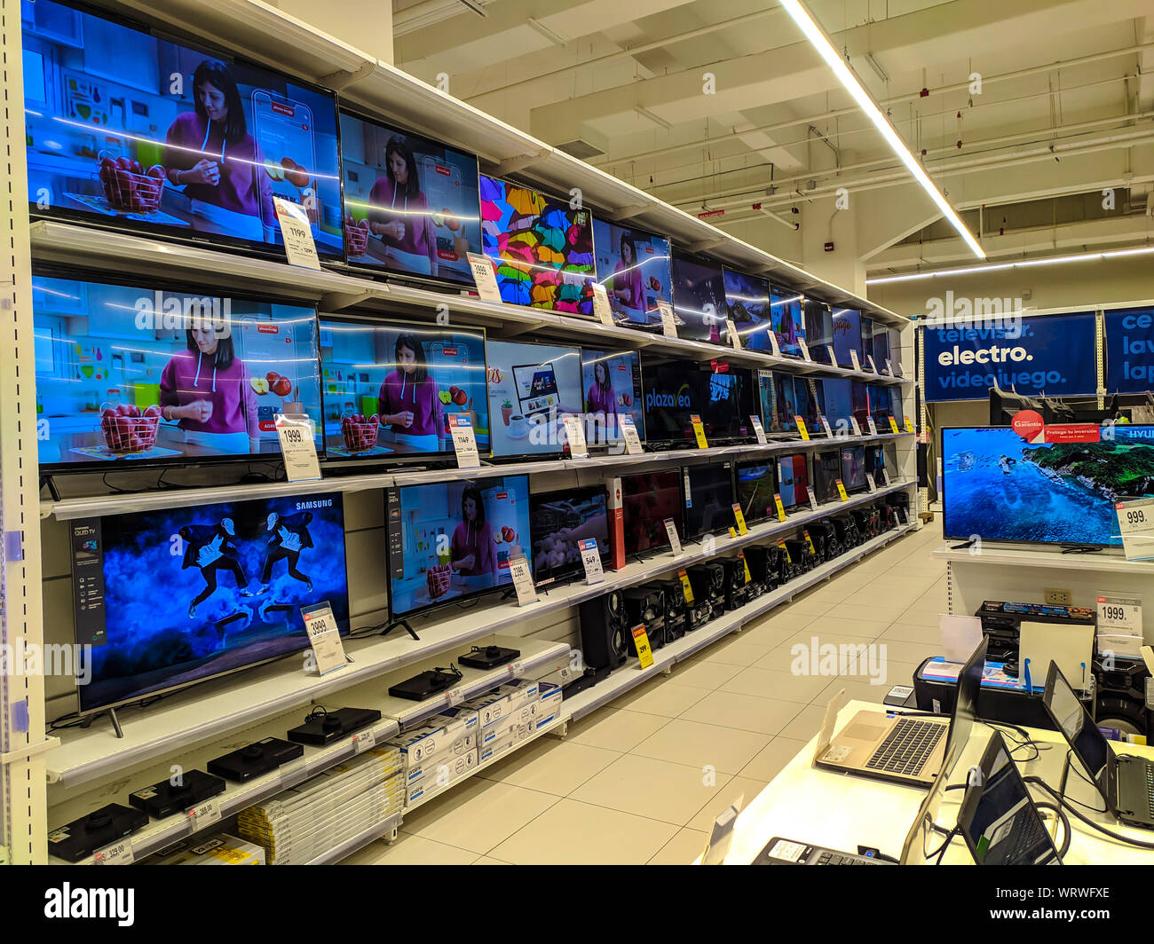 Super mercado hi-res stock photography and images - Alamy