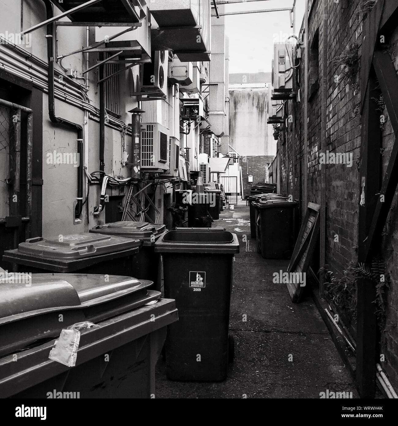 Built in bins hi-res stock photography and images - Alamy