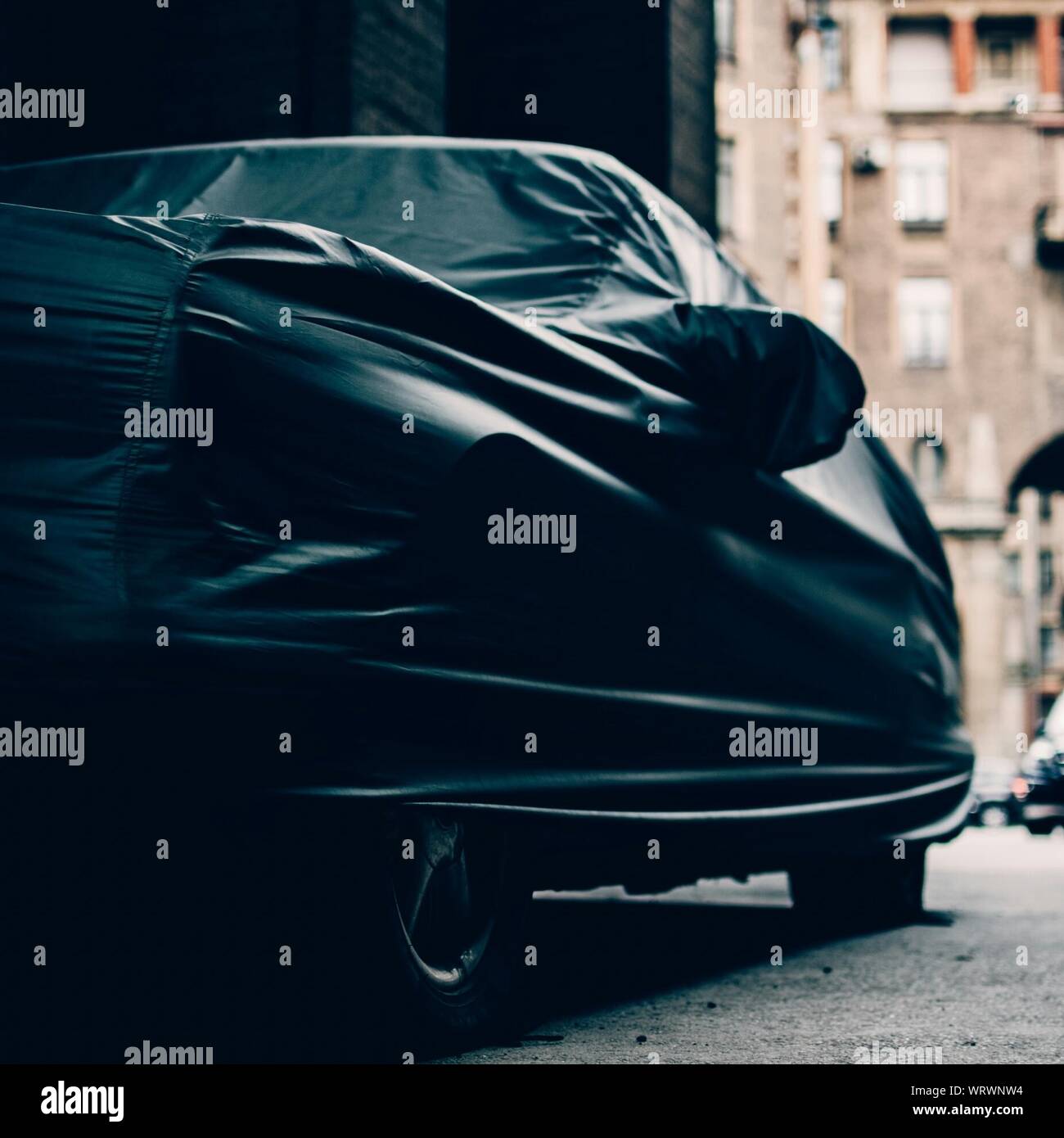 Car in an alley hi-res stock photography and images - Alamy