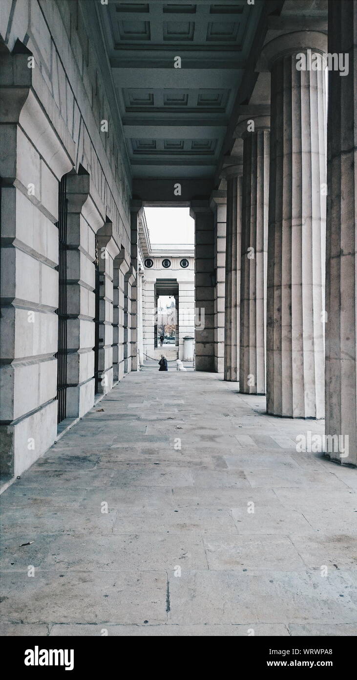 Empty arcade hi-res stock photography and images - Alamy