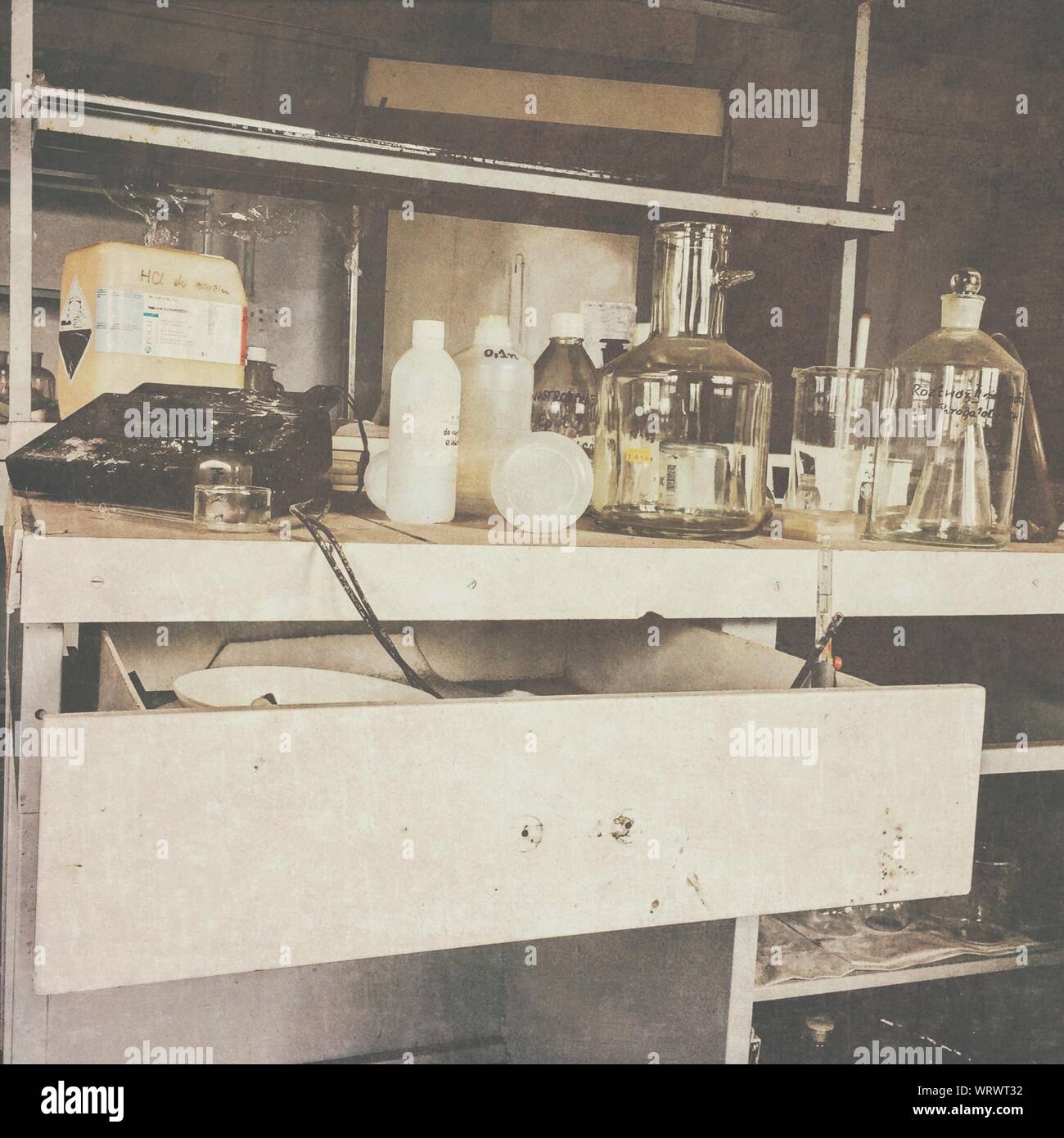 Messy laboratory hi-res stock photography and images - Alamy