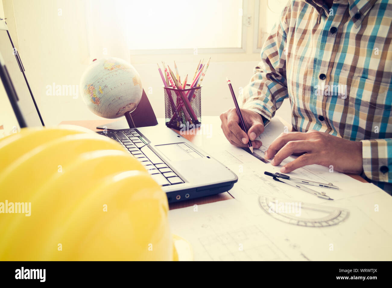 Architect drawing computer hi-res stock photography and images - Alamy