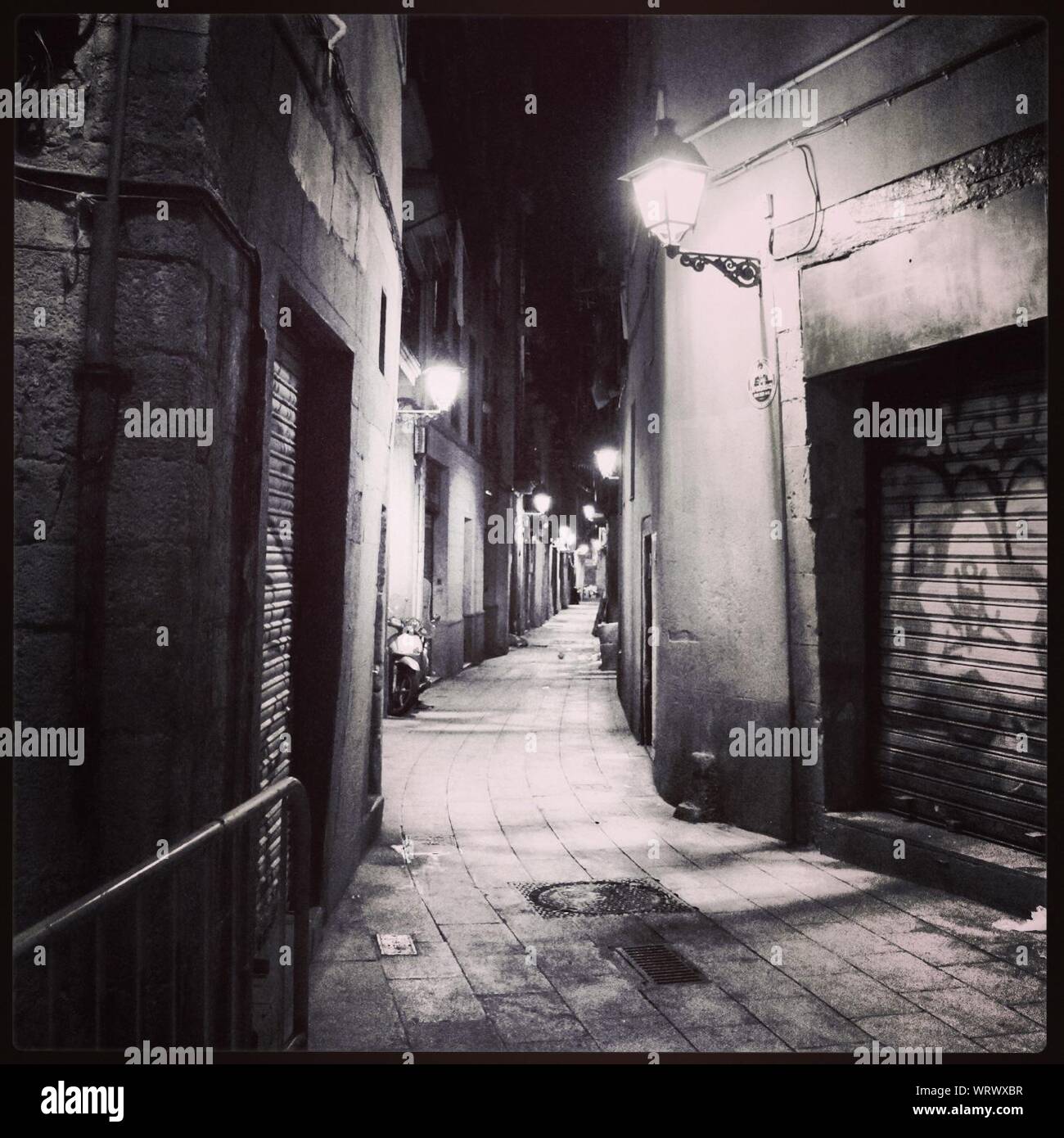 Long alleyway hi-res stock photography and images - Alamy
