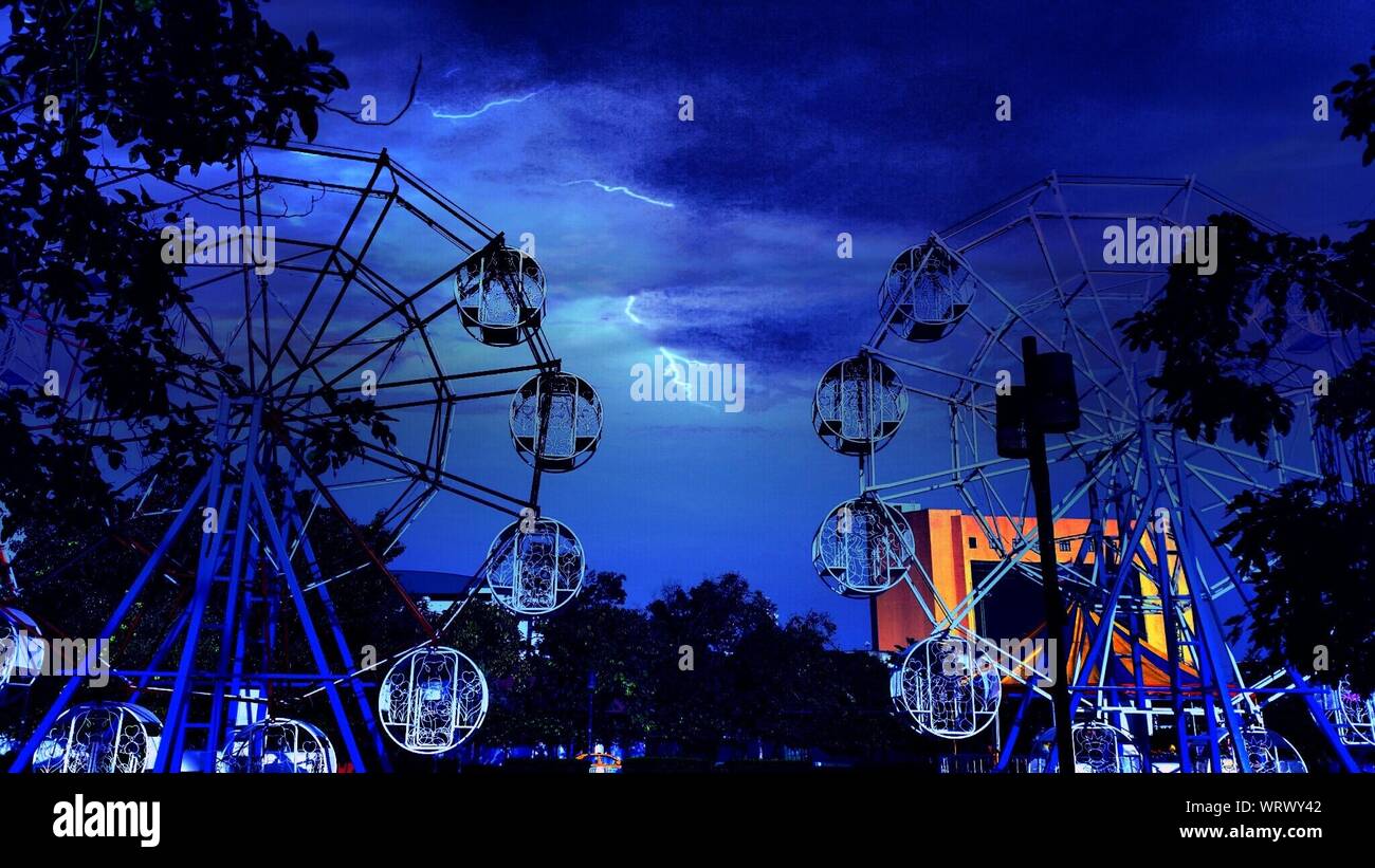 Wheels in the sky hi-res stock photography and images - Alamy