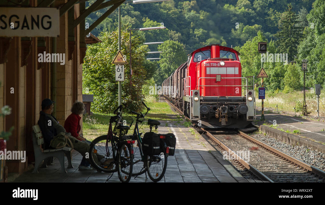 Passenger train approaching platform hi-res stock photography and ...
