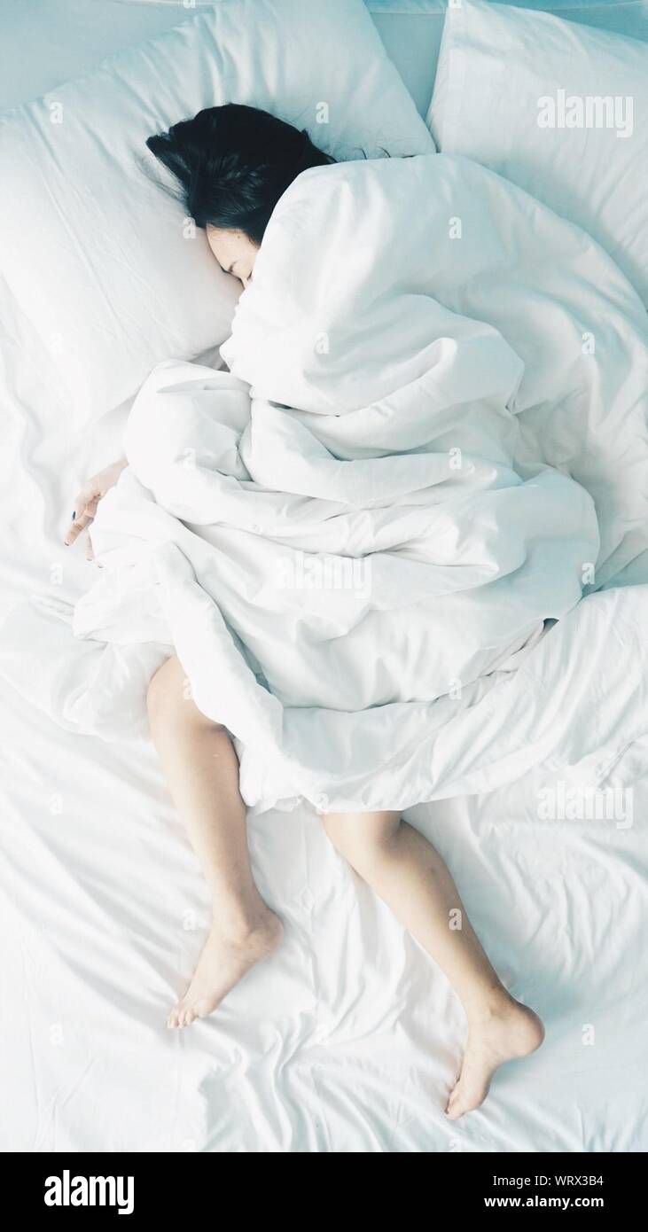 Sleeping woman in bed full body hi-res stock photography and images - Alamy