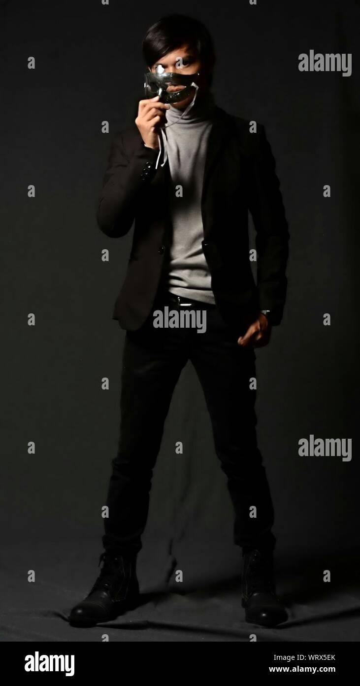 Man holding face mask hi-res stock photography and images - Alamy