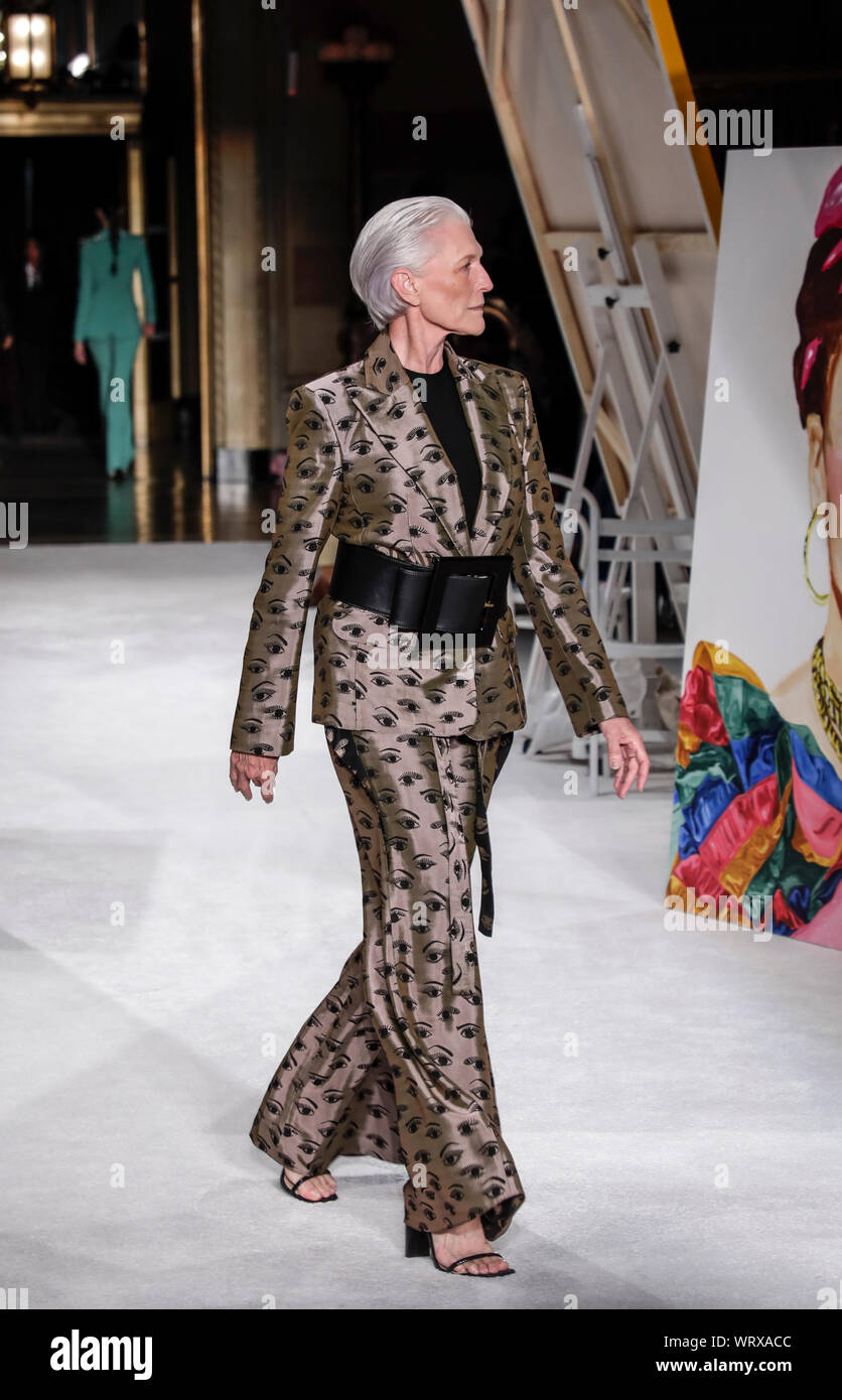 Maye musk runway hi-res stock photography and images - Alamy