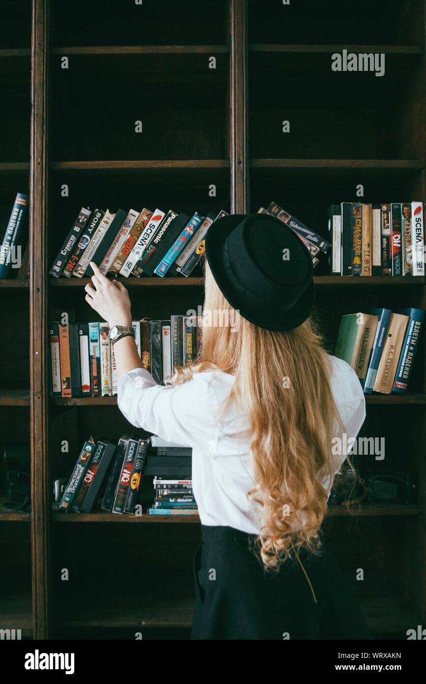 Choosing book in library hi-res stock photography and images - Alamy