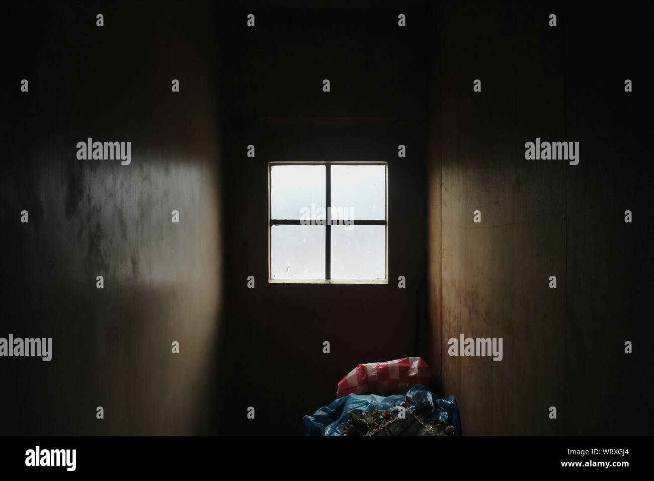 House wall square hi-res stock photography and images - Alamy