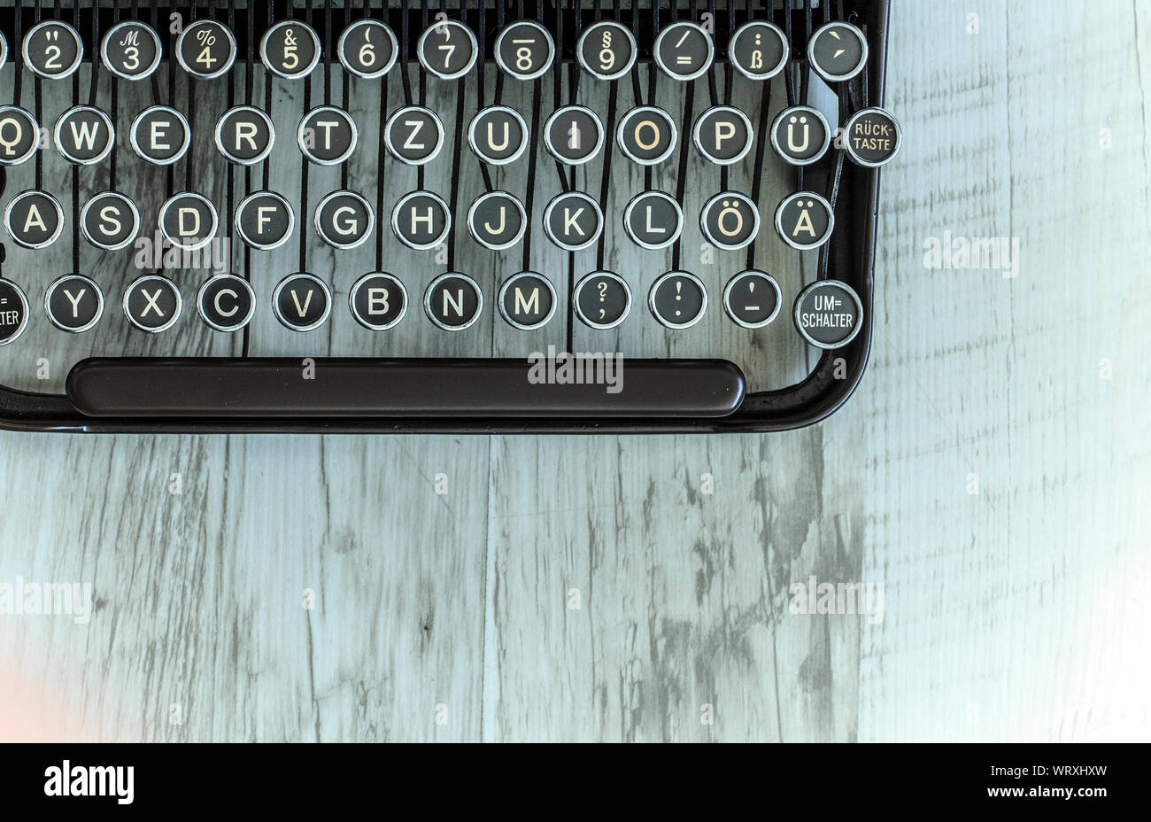 Vintage typing machine hi-res stock photography and images - Alamy