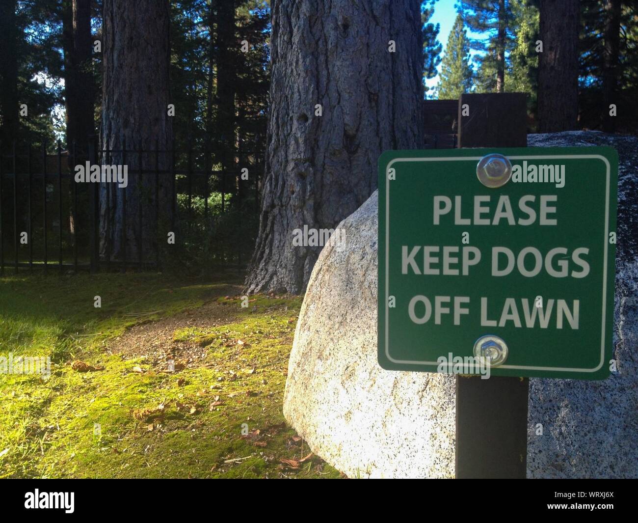 Warning sign dogs hi-res stock photography and images - Alamy